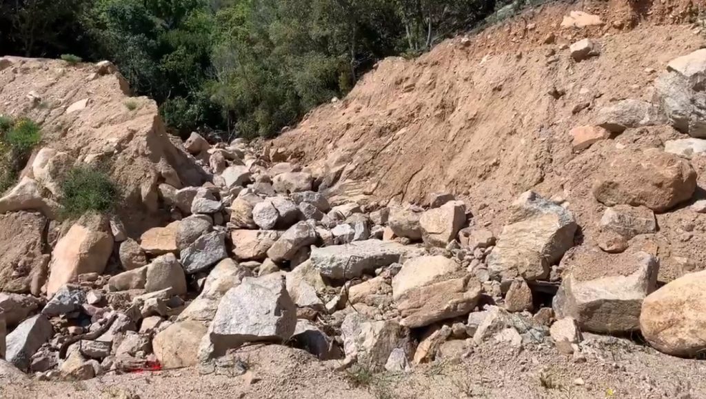 Olbia, Monte Pino e le frane di sabbia: le foto della vergogna