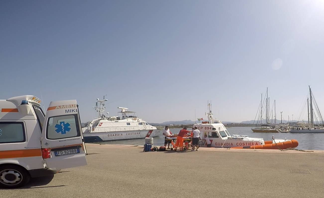 Olbia, malore sul traghetto: ragazza soccorsa dalla Guardia Costiera Olbia, malore sul traghetto: ragazza soccorsa dalla Guardia Costiera