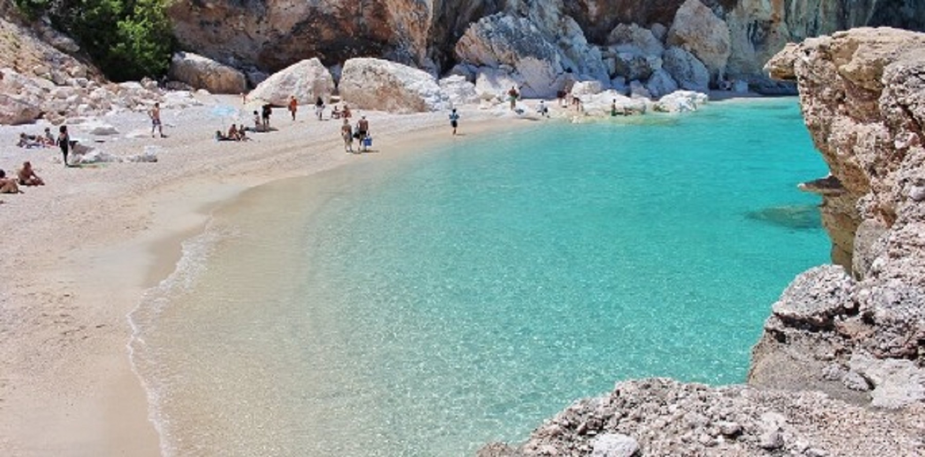 Cala Mariolu, rubano sabbia e sassi: 1000 euro di sanzione